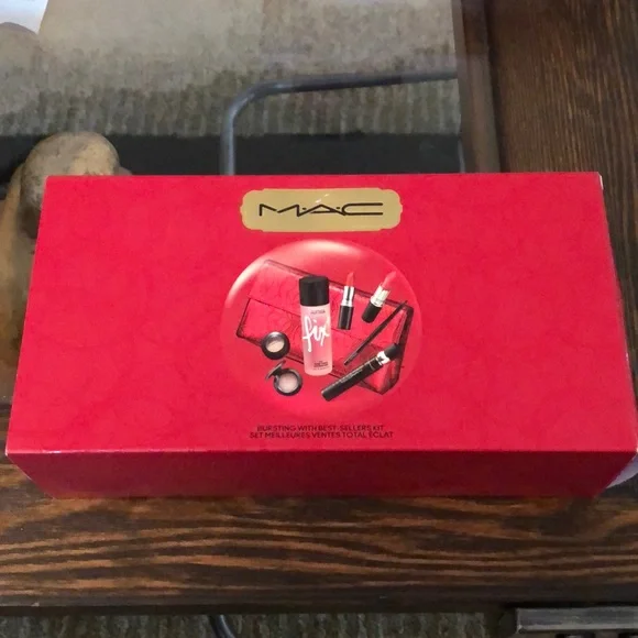 cheap prices sale MAC Cosmetics Bursting With Bestsellers Kit NEW